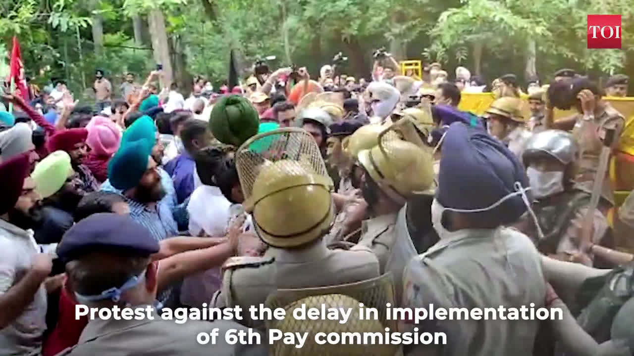 Punjab protests: Chandigarh: Clashes erupt between protesters and ...