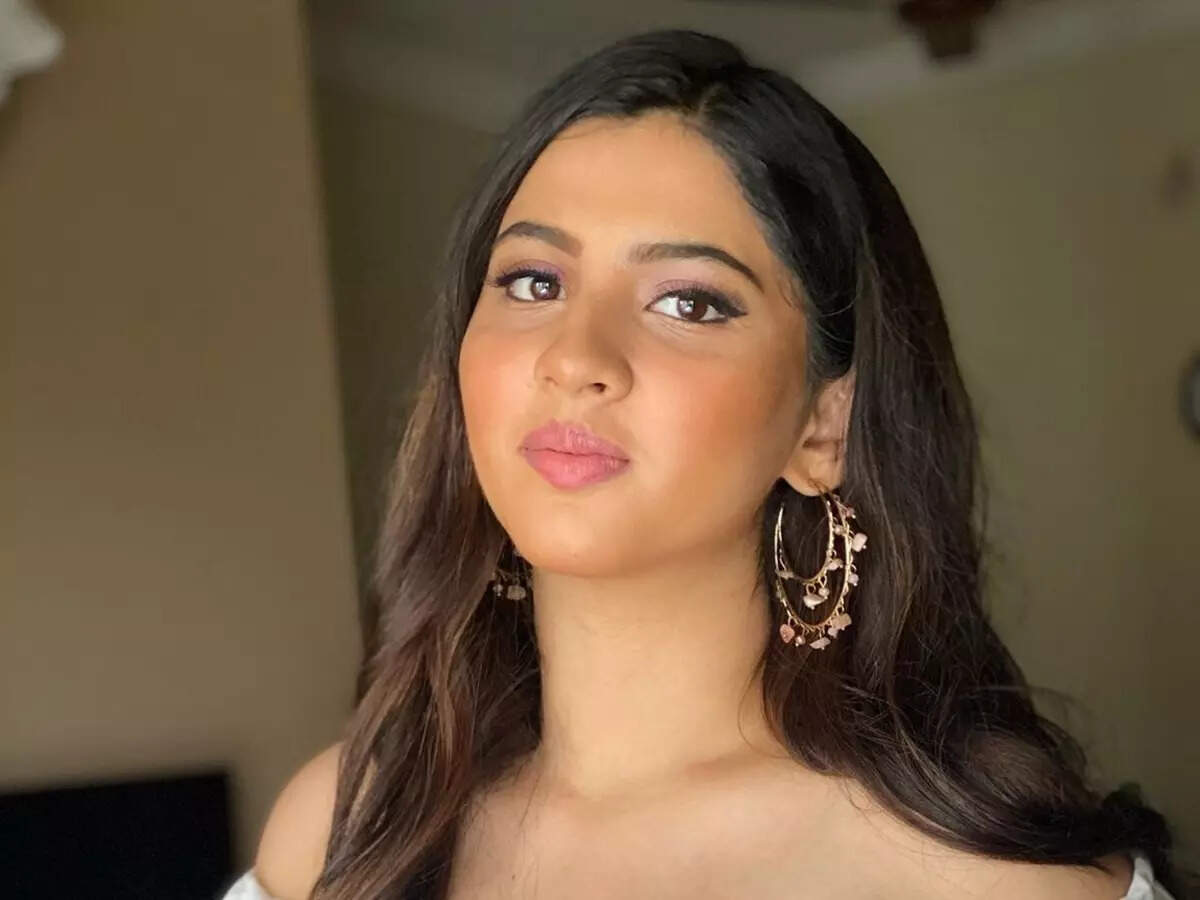 Chirpy actress Simron Upaddhyay unleashes her trendy side; see pics