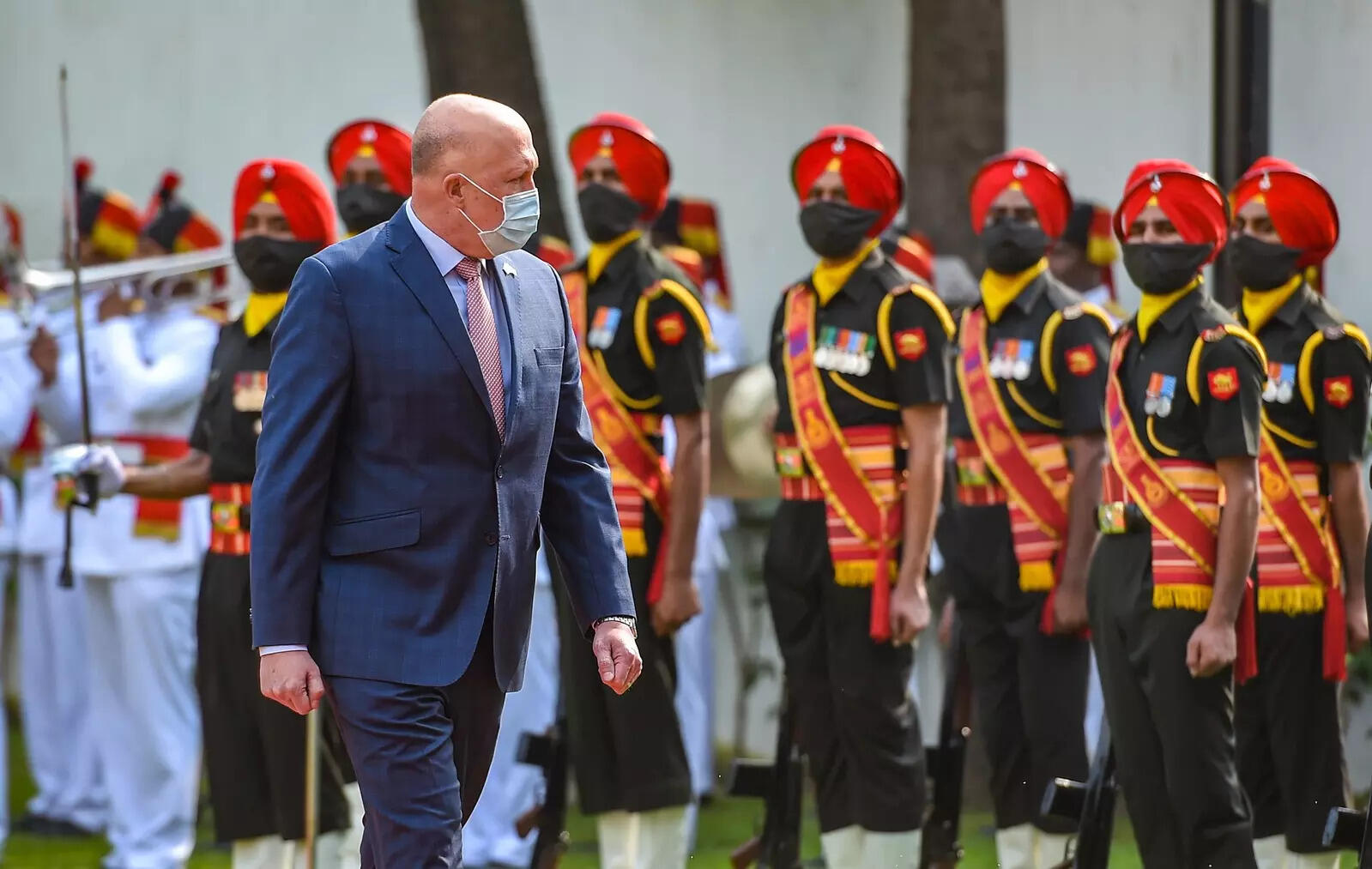 Australian Defence Minister receives guard of honour in Delhi