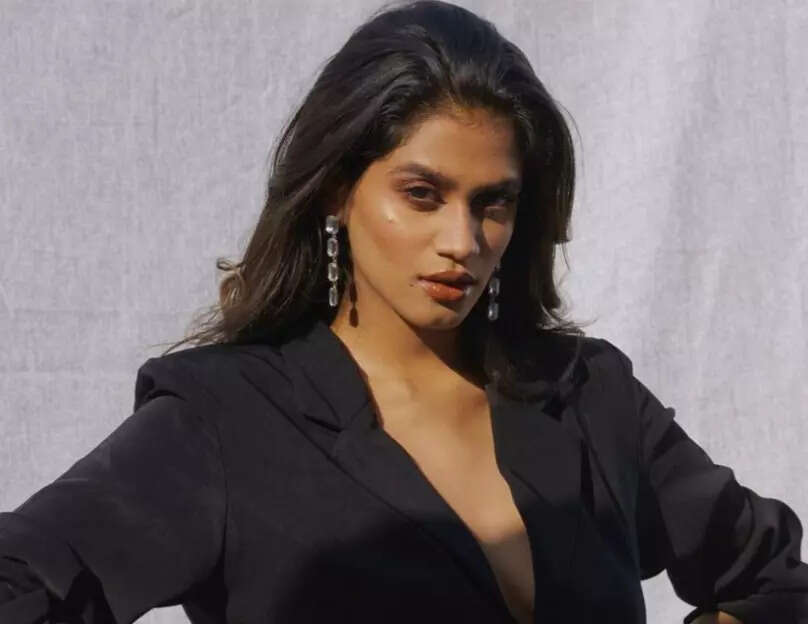 Watch Akshita Singh giving perfect answers to all the questions!