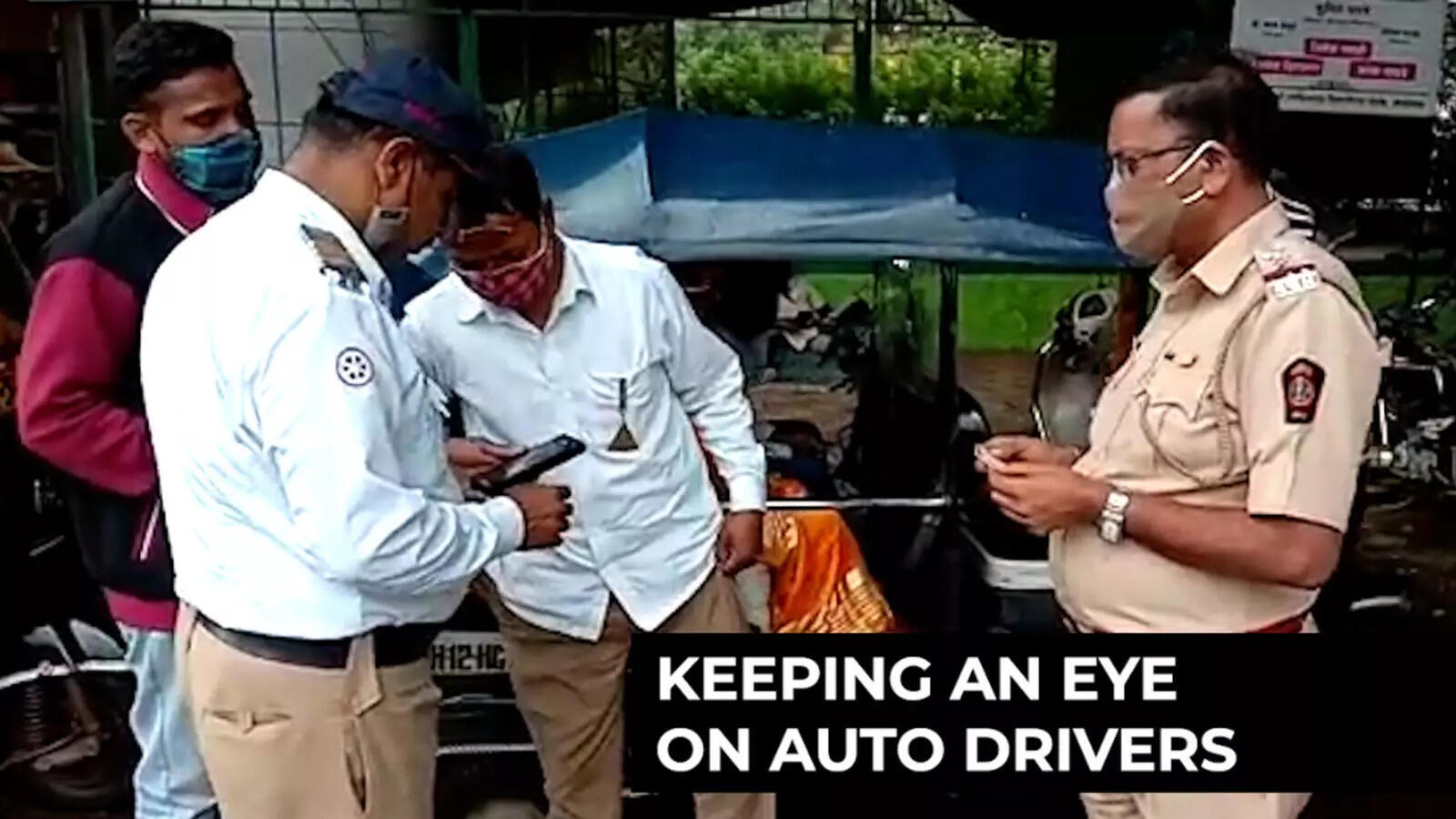 Pune: Traffic cops check driving licence, permit of autorickshaw drivers