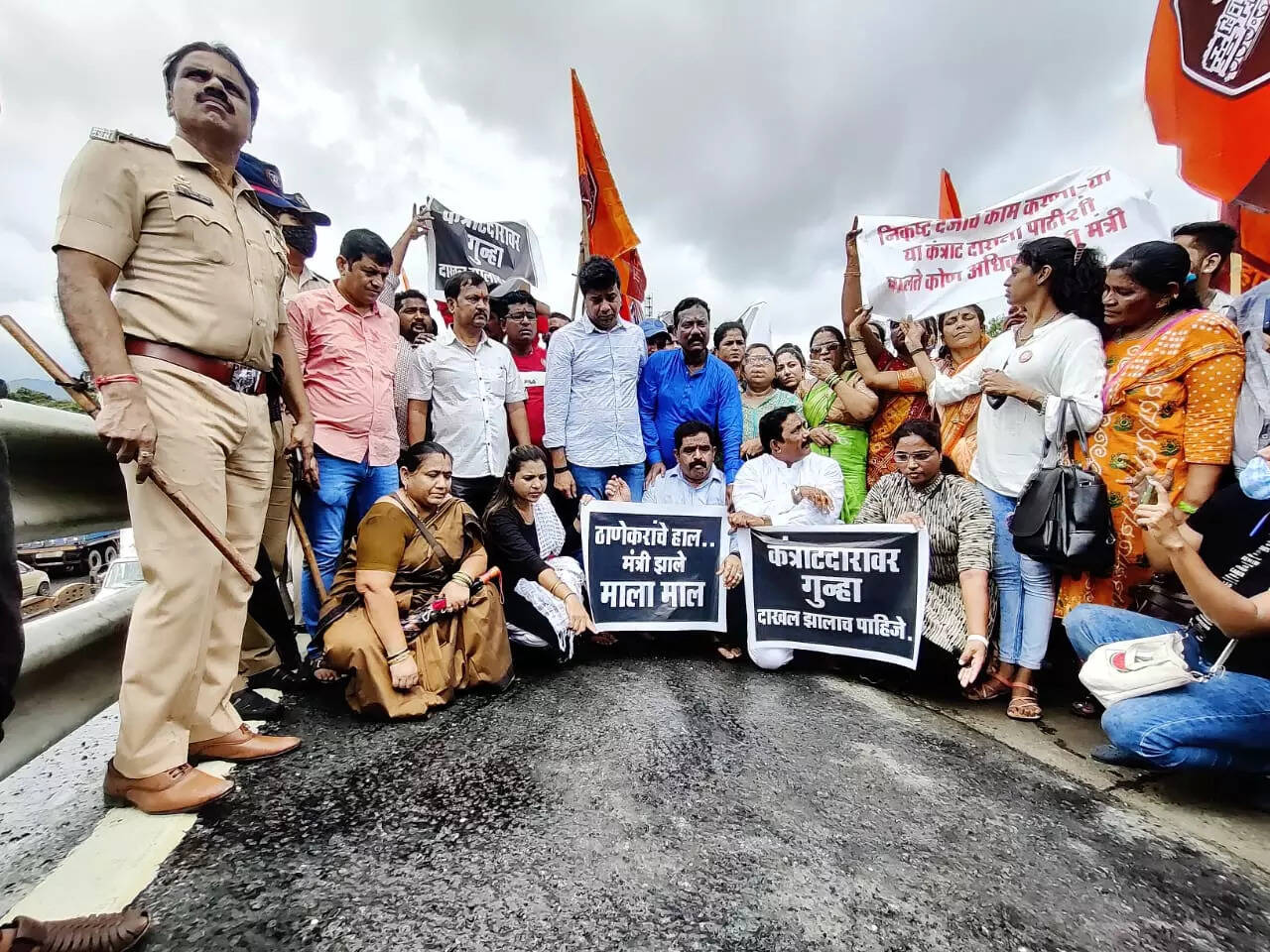 In photos: MNS workers protest against cracks on new Kopri bridge in ...