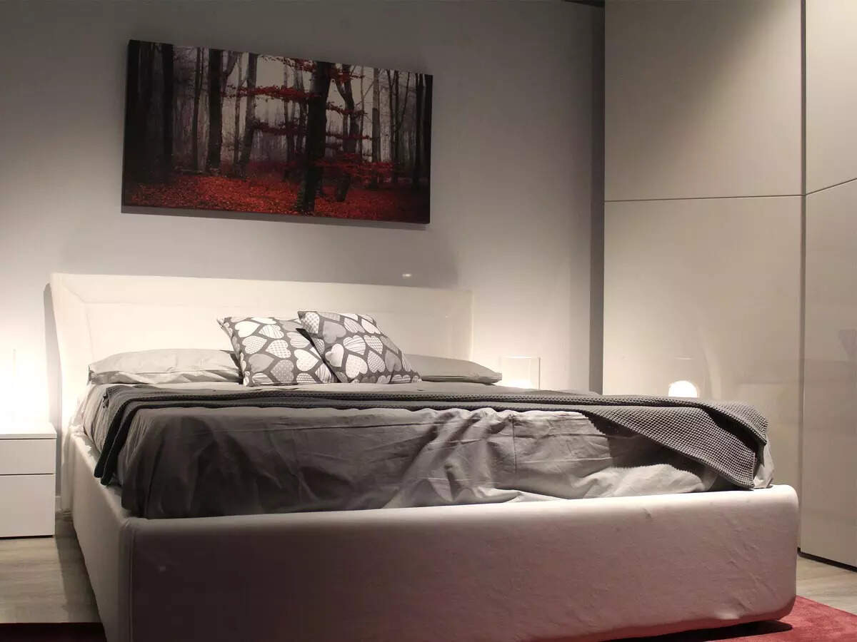 Double bed: Double beds crafted from metal, wood and more for your bedroom