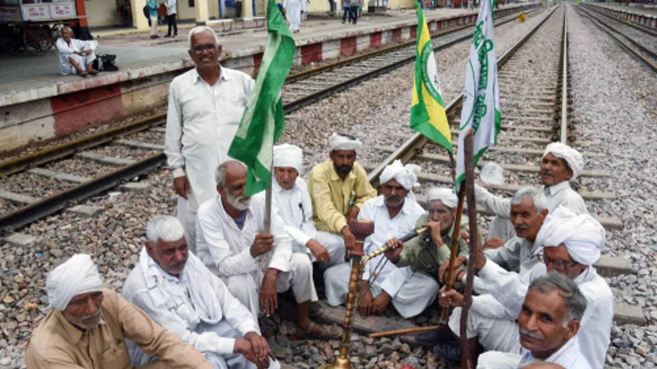 Farmers Protest: Farmers' 'rail roko' stir largely peaceful; 290 trains ...