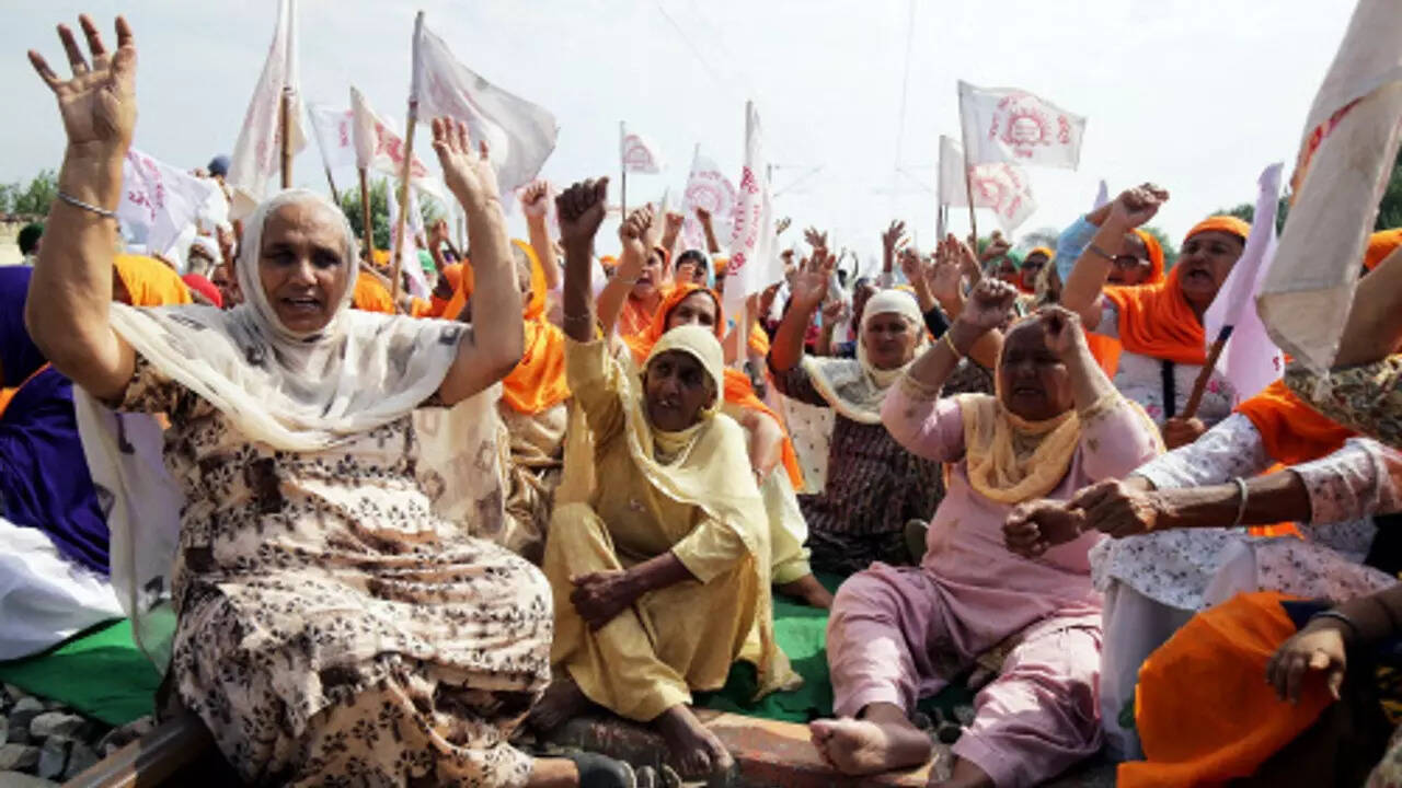 Farmers Protest: Farmers' 'rail roko' stir largely peaceful; 290 trains ...