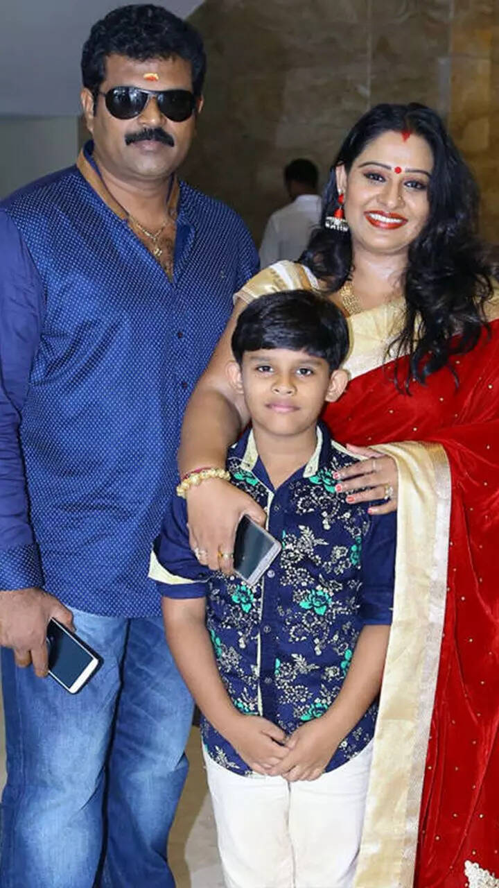 mridhula vijai: Thumbapoo review: Young Veena and Rameshan steal the ...