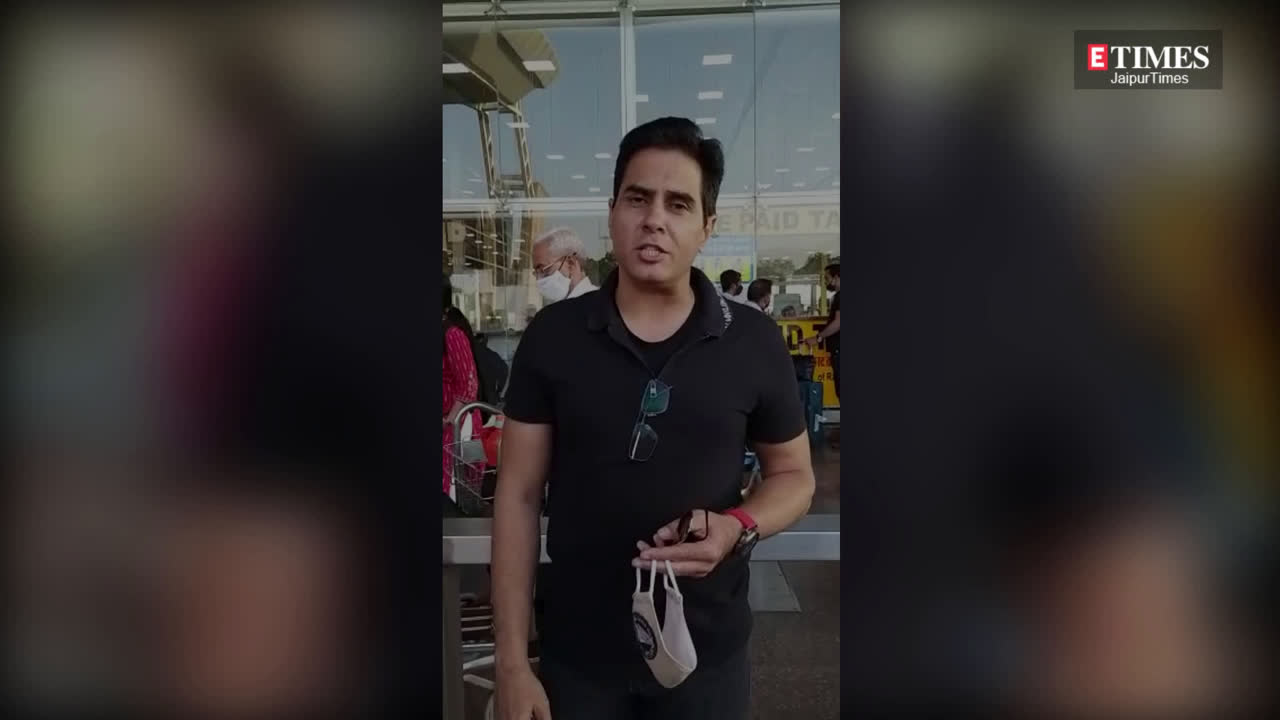 Actor and anchor Aman Verma spotted at the Jaipur airport