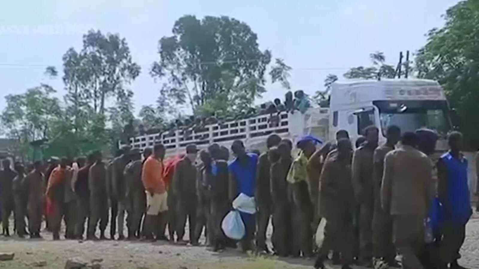 Ethiopia: Tigray forces parade captured government troops
