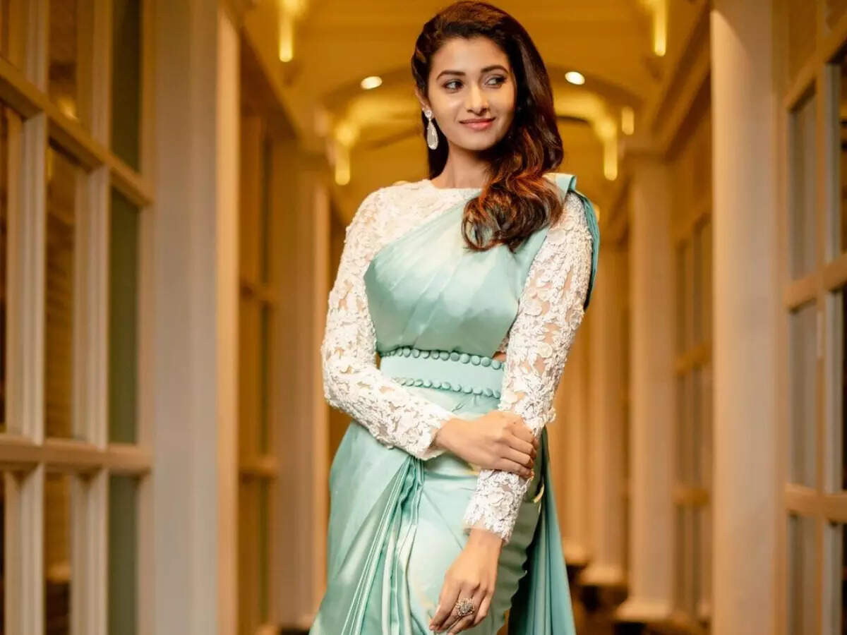 Flaunt sari with a modern twist this Diwali - Times of India