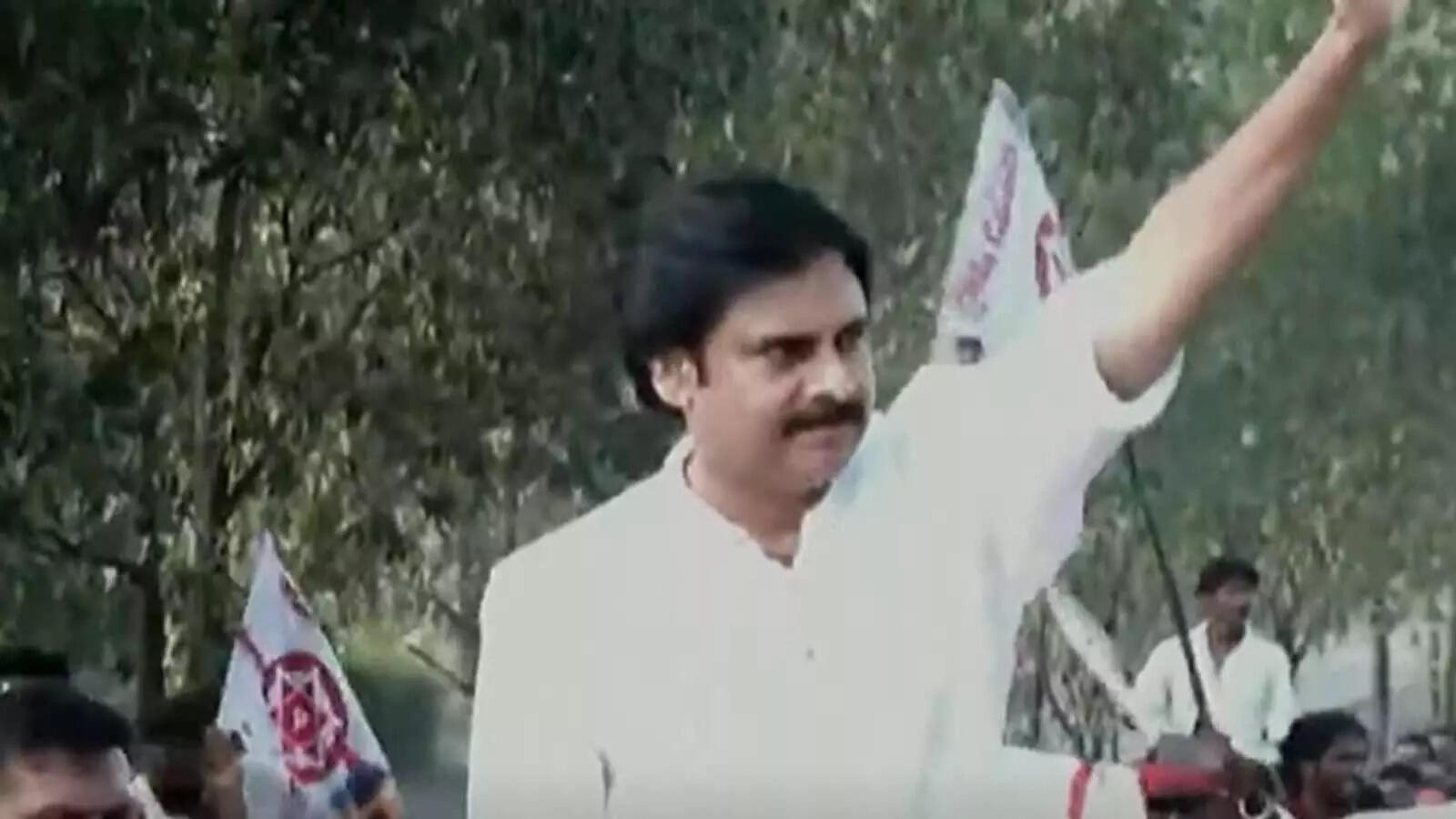 Pawan Kalyan leads protest rally against privatization of steel plant ...