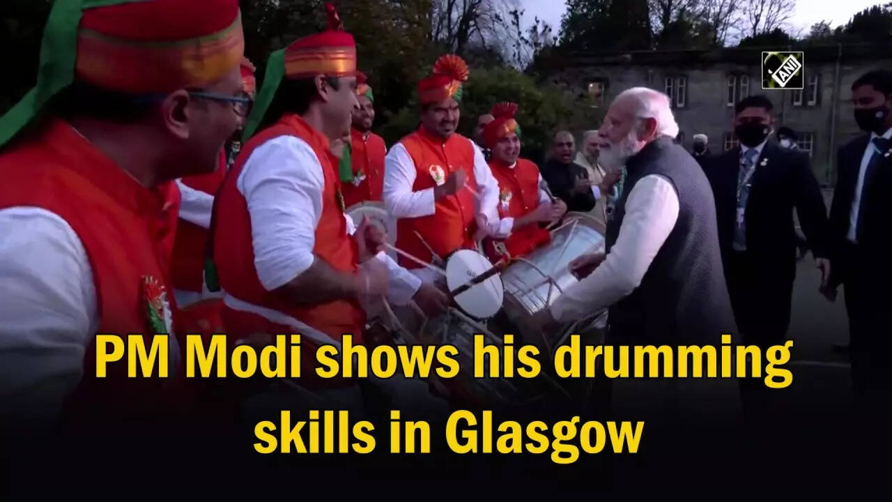 glasgow: PM Modi shows his drumming skills in Glasgow