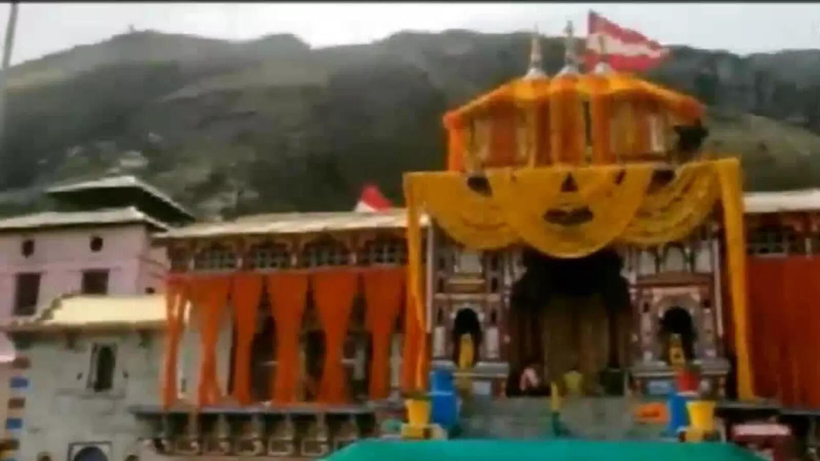 Diwali 2021: Badrinath Temple decorated with 10 quintals of flowers
