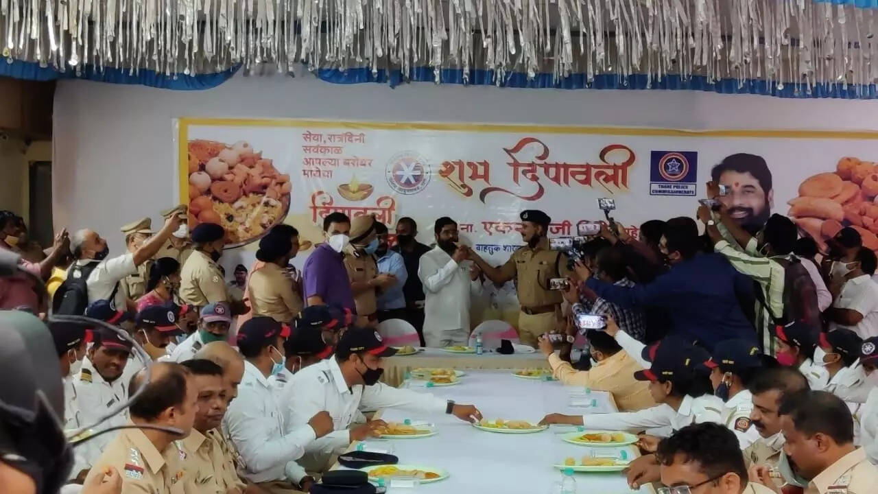 In pics: Minister Eknath Shinde celebrates Diwali with traffic police ...