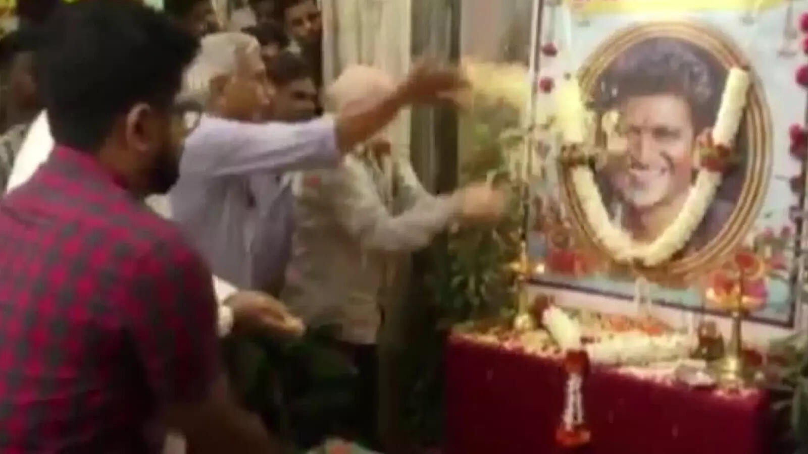 Fans pay tribute to late actor Puneeth Rajkumar in theaters