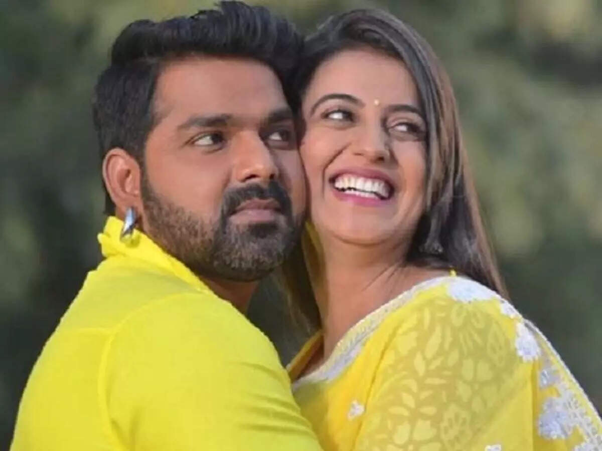 Times when Akshara Singh and her ex-boyfriend Pawan Singh impressed fans with their romantic ...