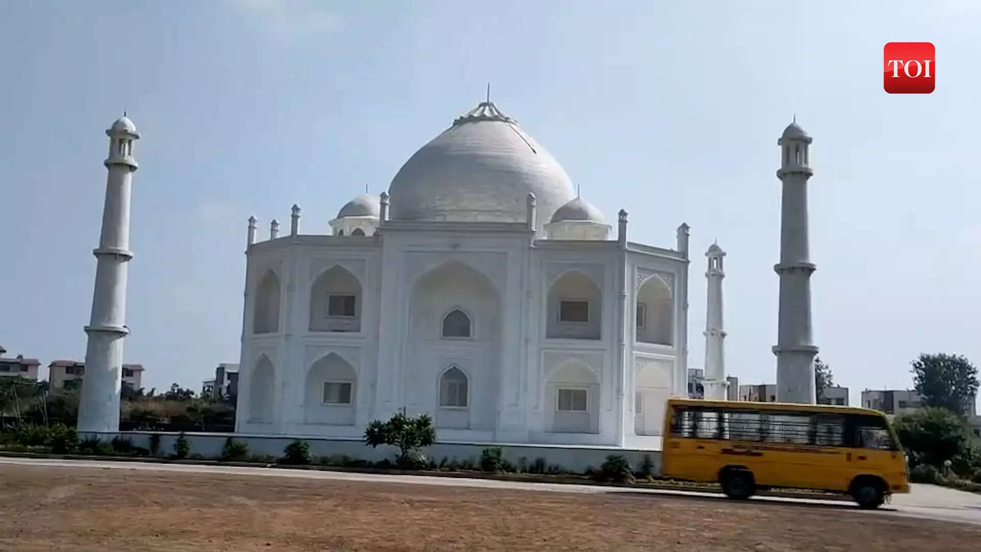 taj mahal: Man gifts his wife a Taj Mahal like home in MP