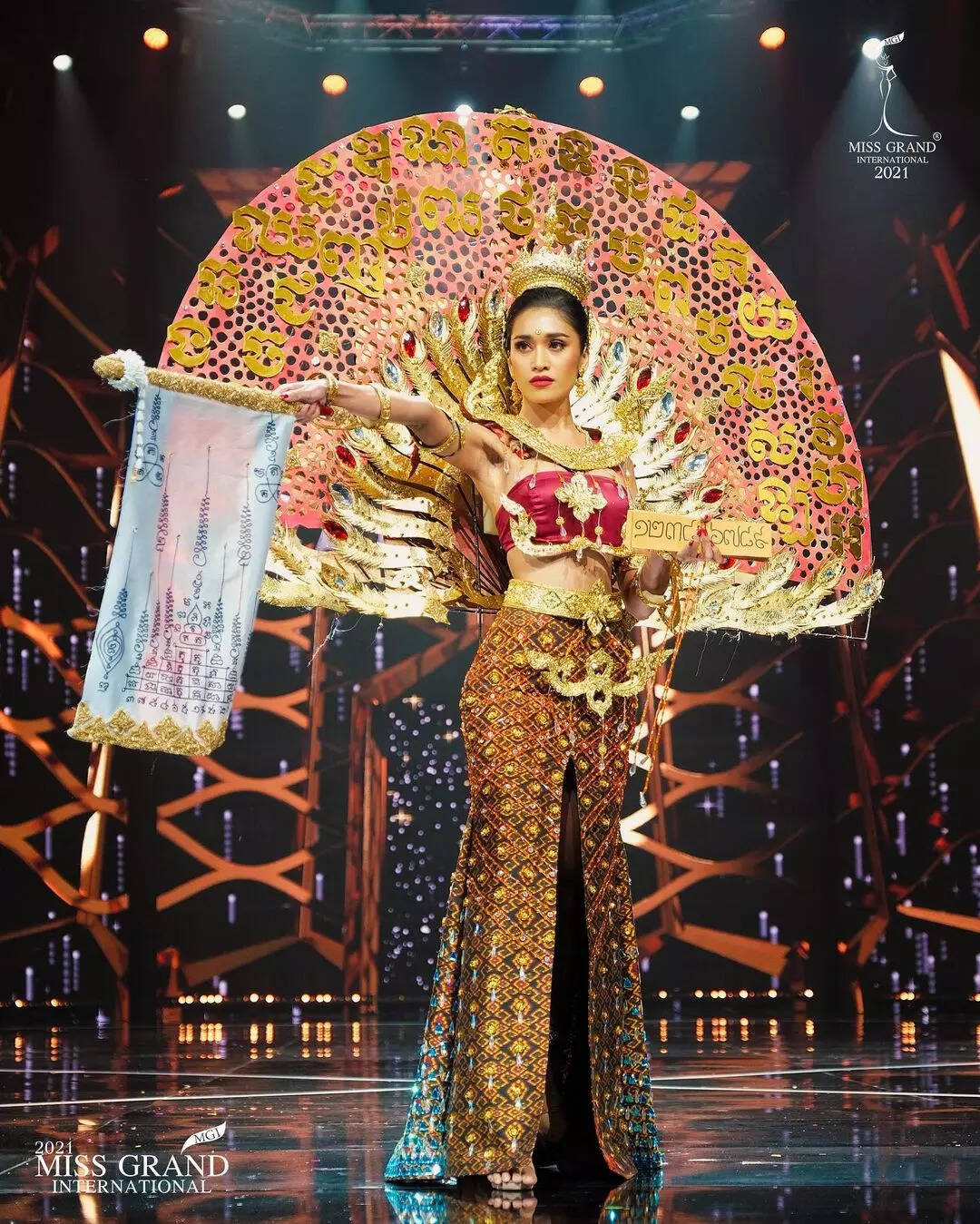 Take a peek at the exquisite national costumes worn by beauty queens at ...