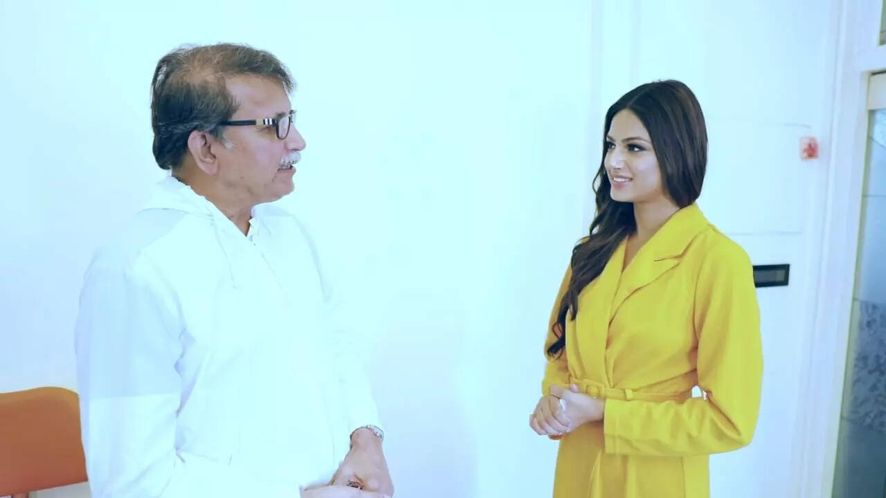 Harnaaz Sandhu learns some great insights from Dr. Sandesh Mayekar for ...