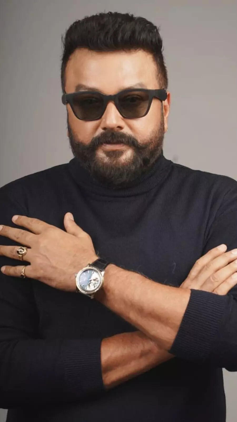 Kalidas and Malavika wish their dad Jayaram on his birthday | Malayalam ...