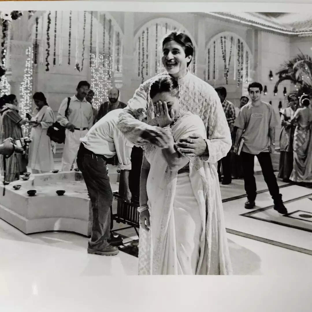 20 years of 'K3G': You cannot miss these candid BTS pictures of Amitabh ...