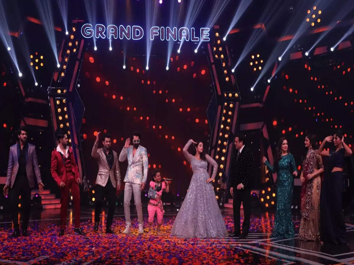 Govinda setting the stage ablaze to Subhashree Ganguly casting a spell ...