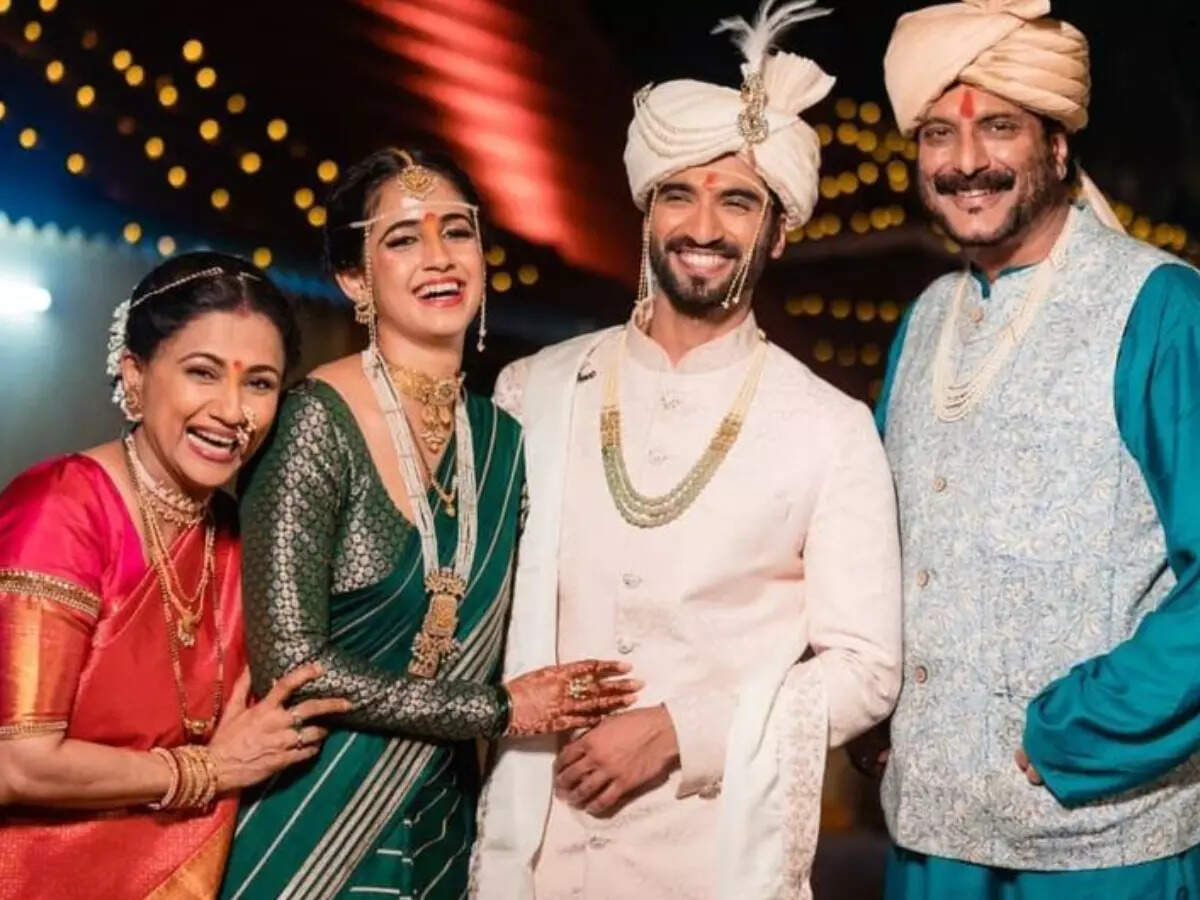 'Bhatkanti' host Milind Gunaji's son Abhishek gets hitched in an ...