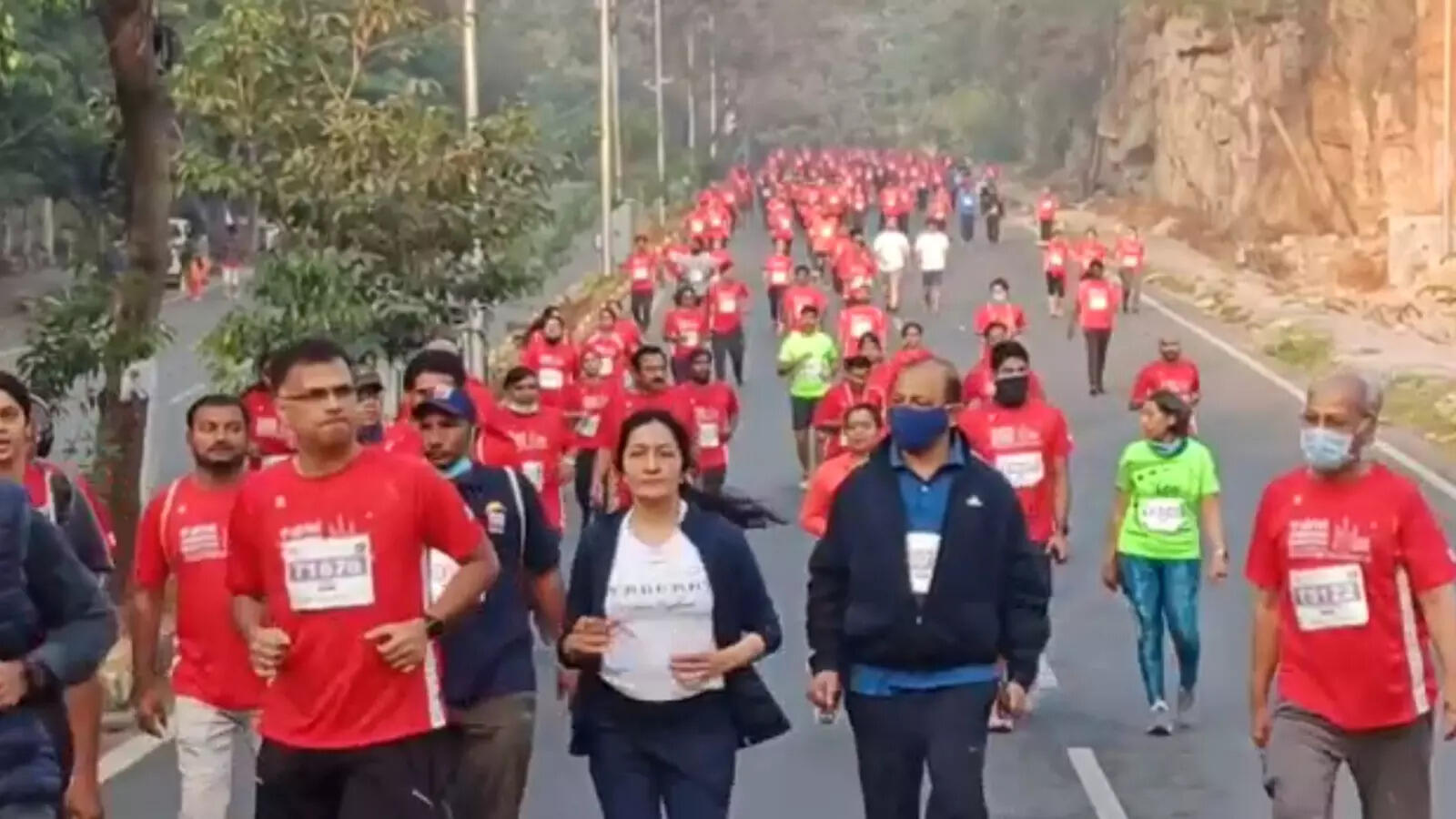 Thousands participate in the 10th edition of the Hyderabad Marathon