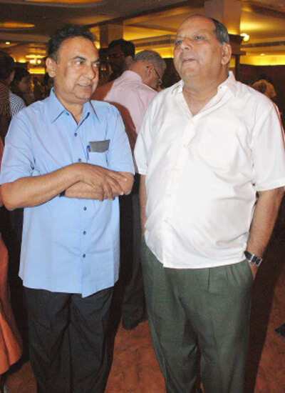Shambhu Nath and Justice Vishnu Sahai at Kunal and Sakshi's wedding in ...