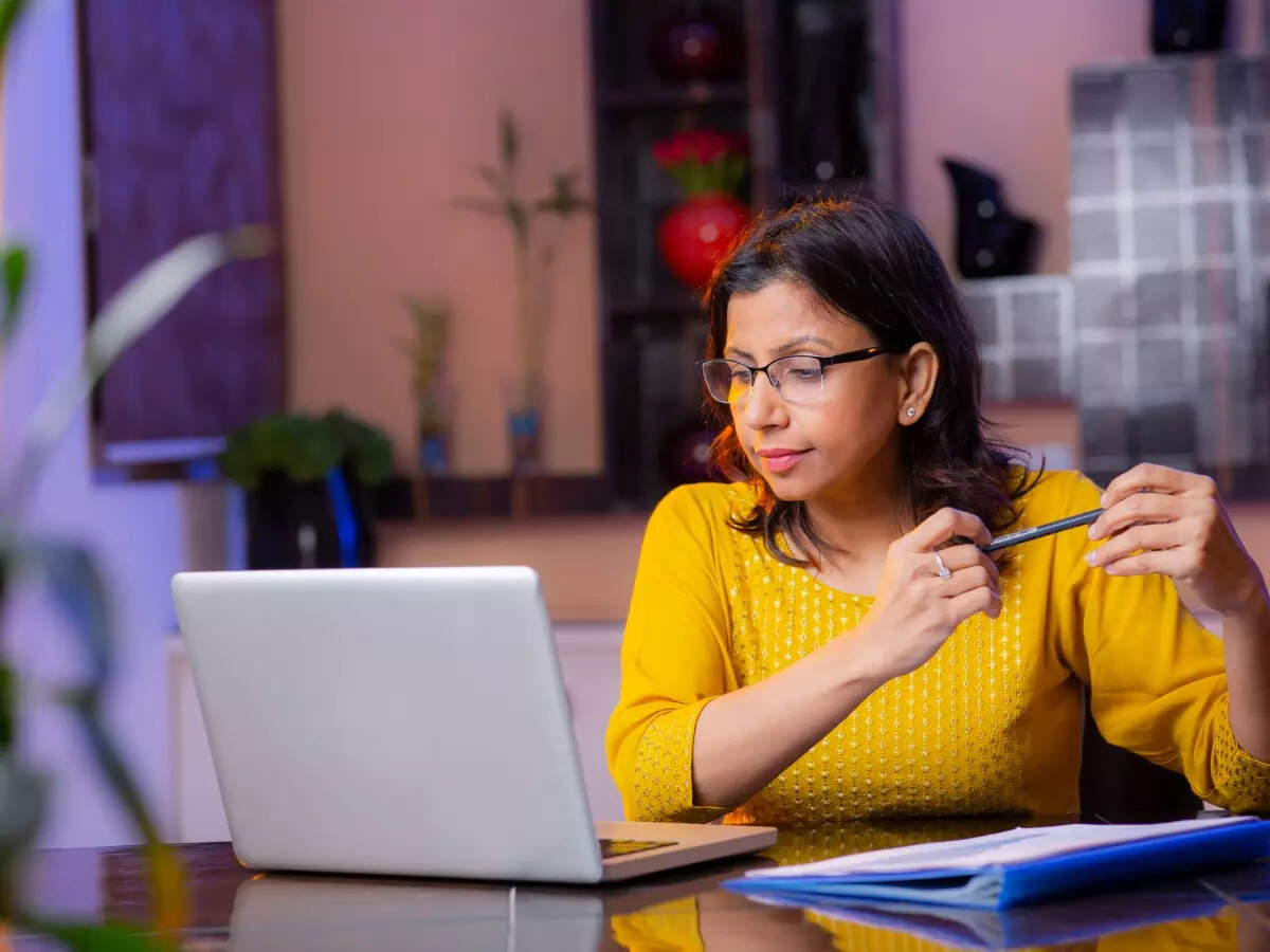 Moonlighting: Employees who were two-timing at their workplace during ...