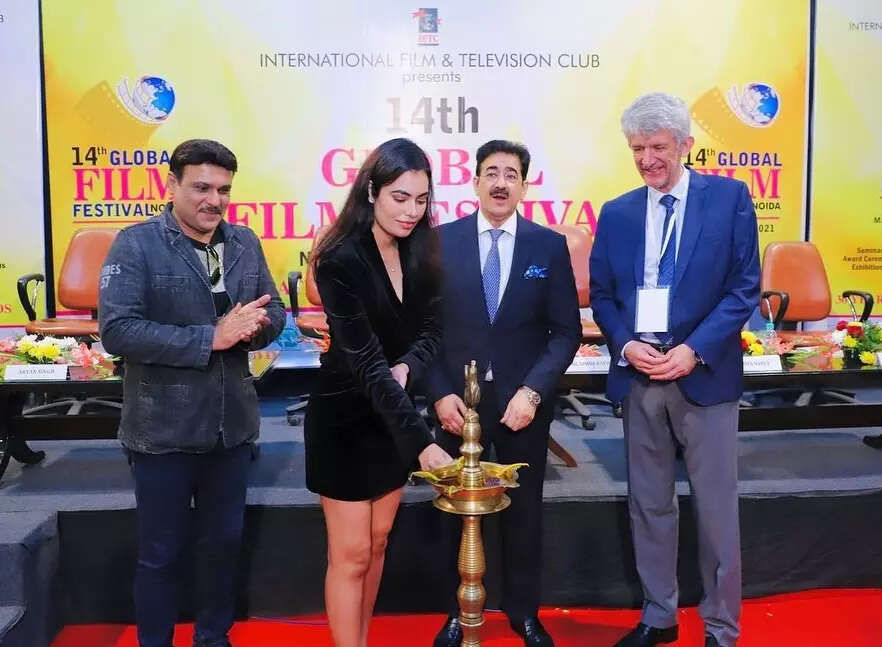 Srishti Rana felicitated with ‘Excellence in Fashion award’ at the 14th ...