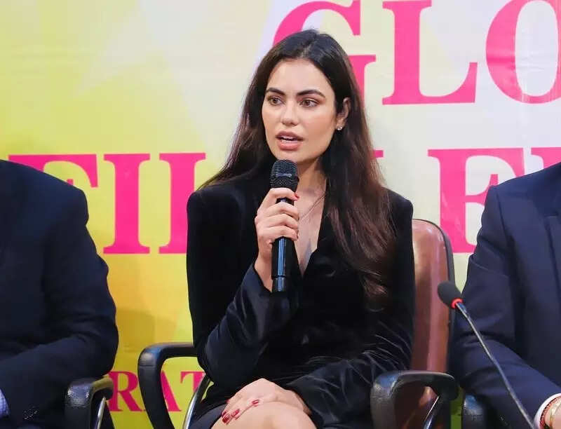 Srishti Rana felicitated with ‘Excellence in Fashion award’ at the 14th ...