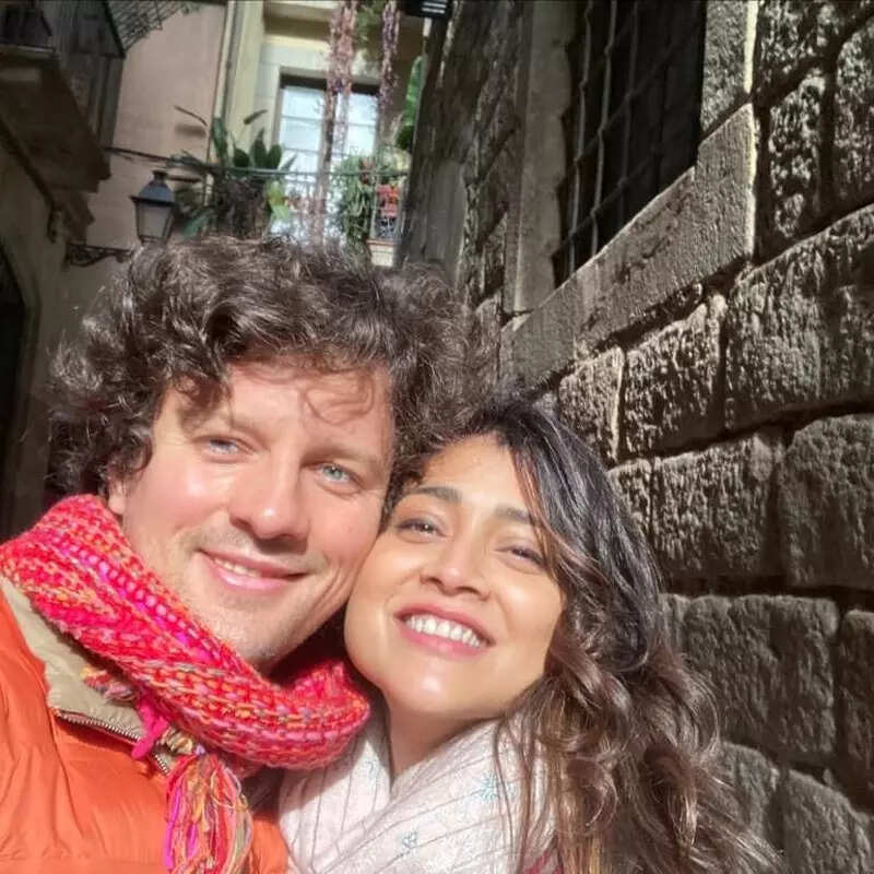 Romantic vacation pictures of South diva Shriya Saran with hubby go ...