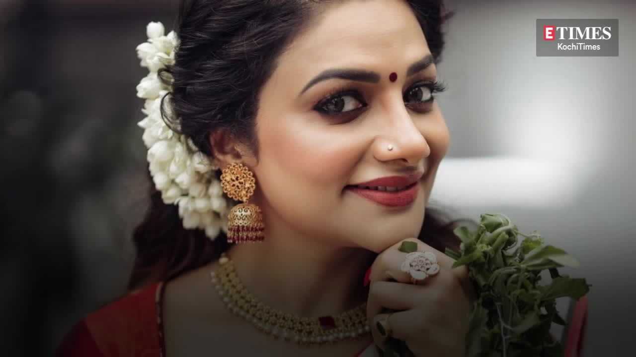 Rimi Tomy serves some New Year motivation
