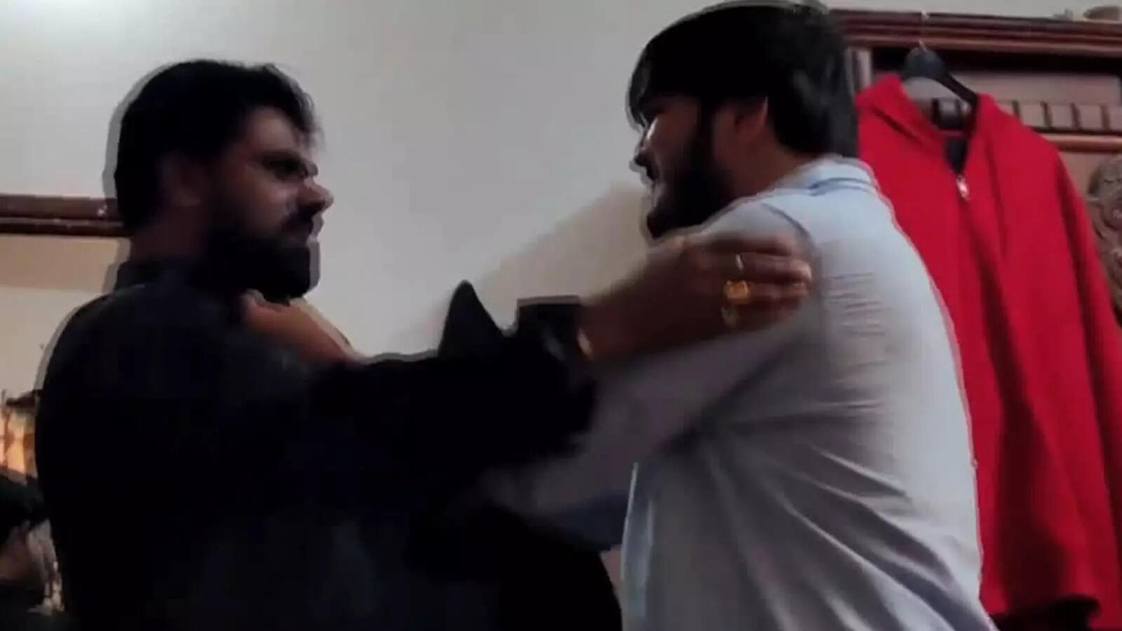 Watch Arvind Akela Kallu's brother and actor Dev Singh dancing together