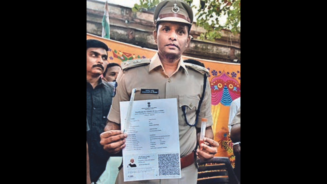 Fake RT-PCR negative report, vaccination certificate…