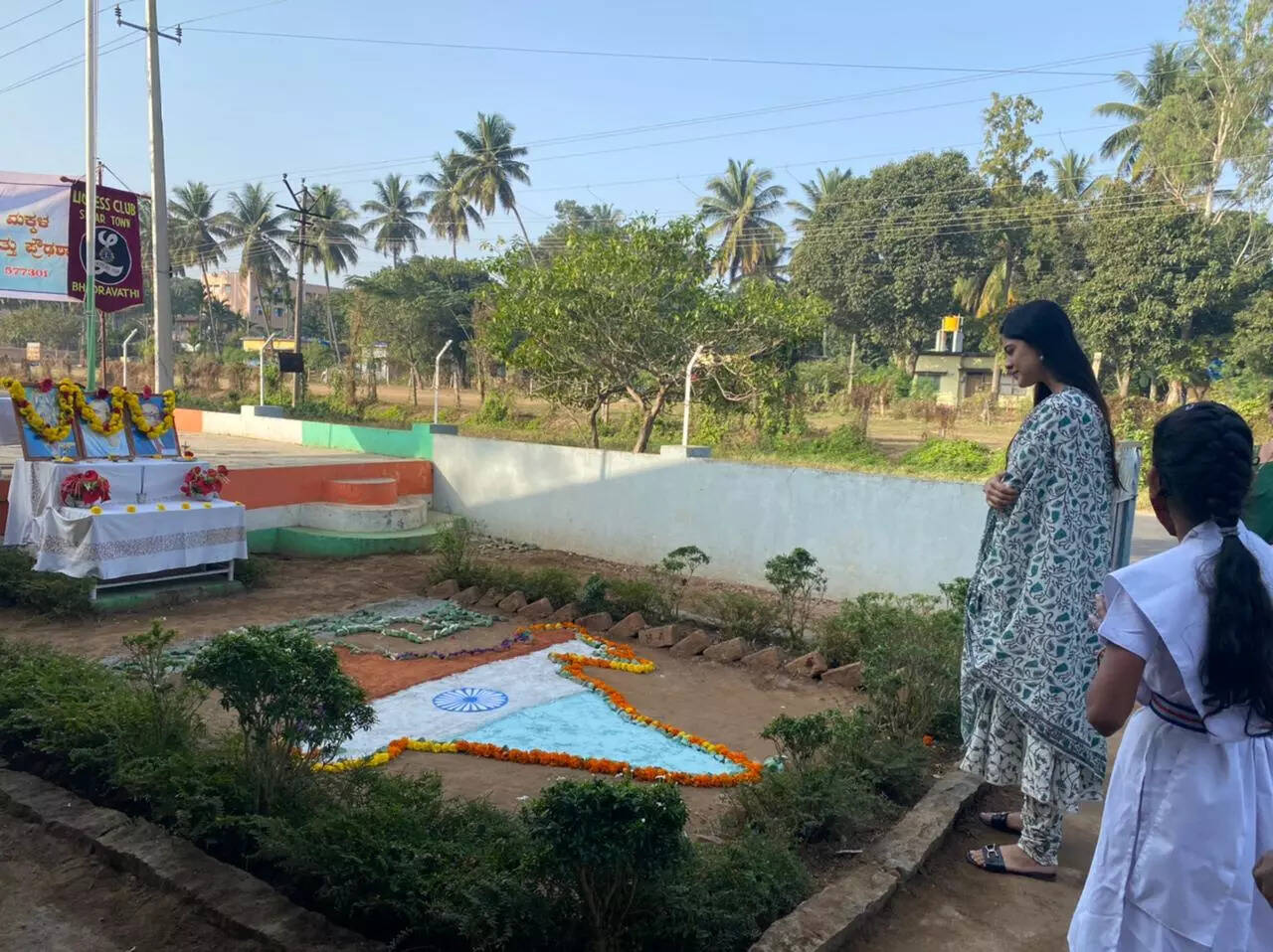 Asha Bhat hoisted the national flag at Taranga High School for deaf ...
