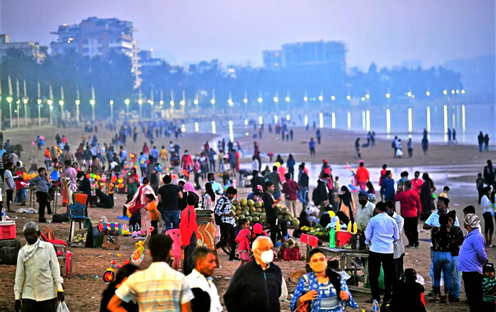 In pics: A beautiful evening at Mumbai's Juhu beach