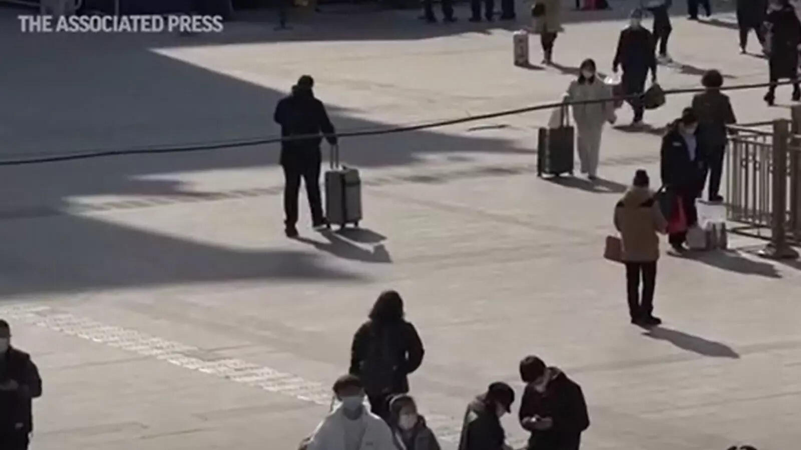 Travel rush hits China as biggest holiday ends