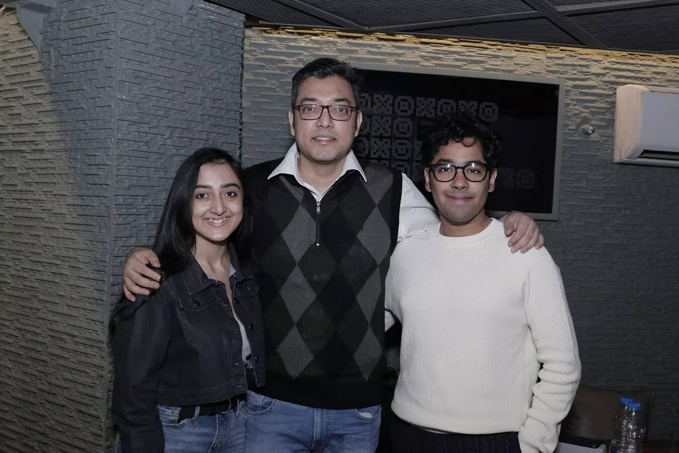 'Putul Aami': Anupam Roy celebrates love with the most unusual way with ...