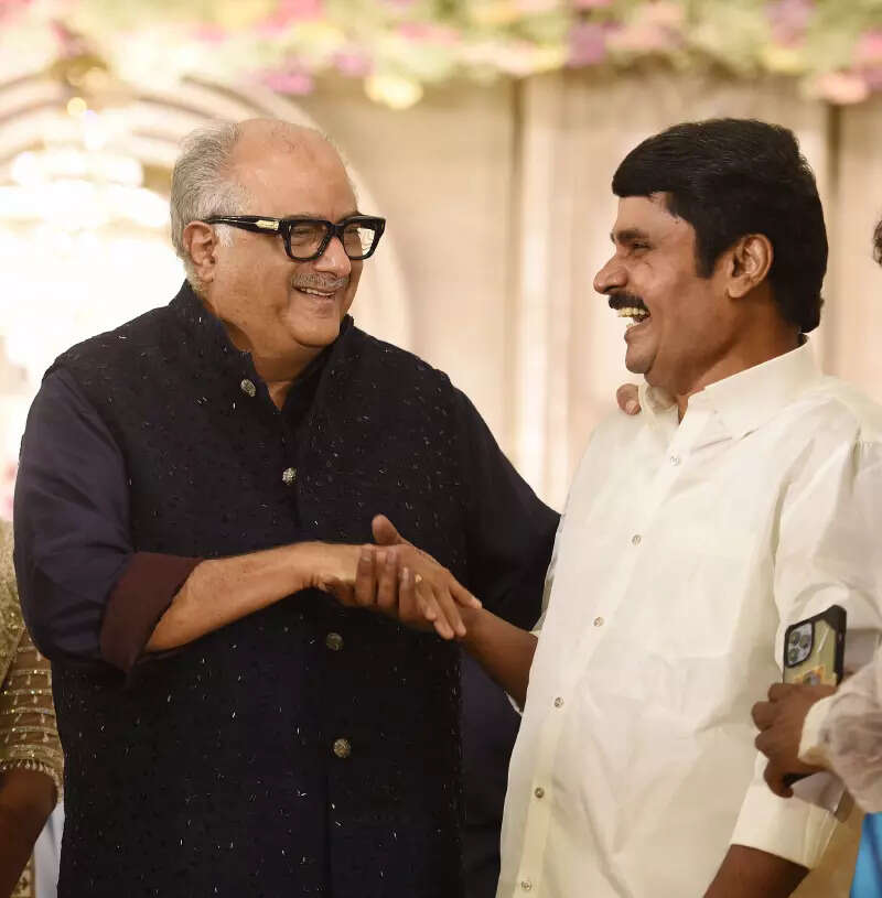 Inside pictures from producer Anbu Chezhiyan's daughter Sushmitha and R ...