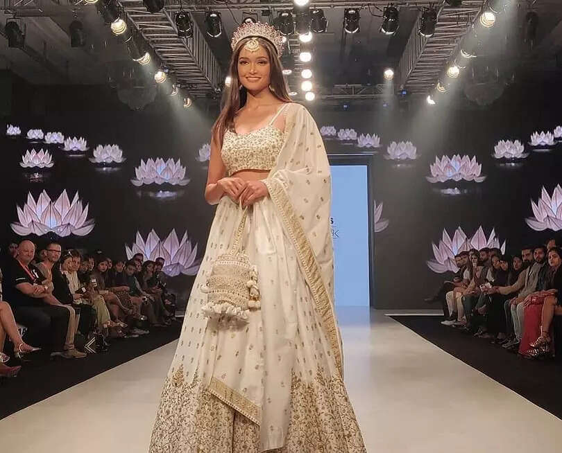 Five times Neha Jaiswal dazzled on the runway!