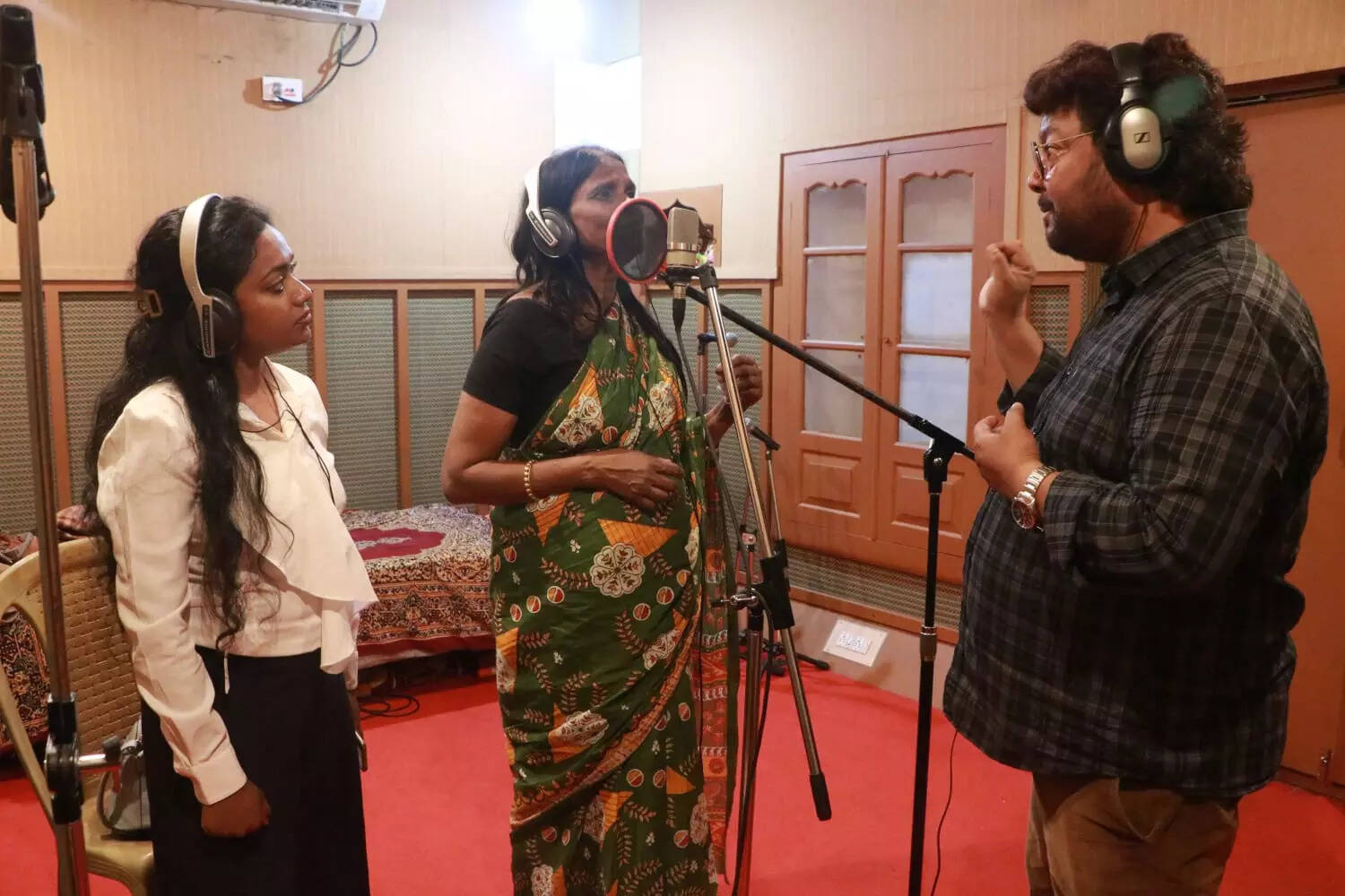 Ranu Mondal back in the news, records two songs for her biopic ‘Miss ...