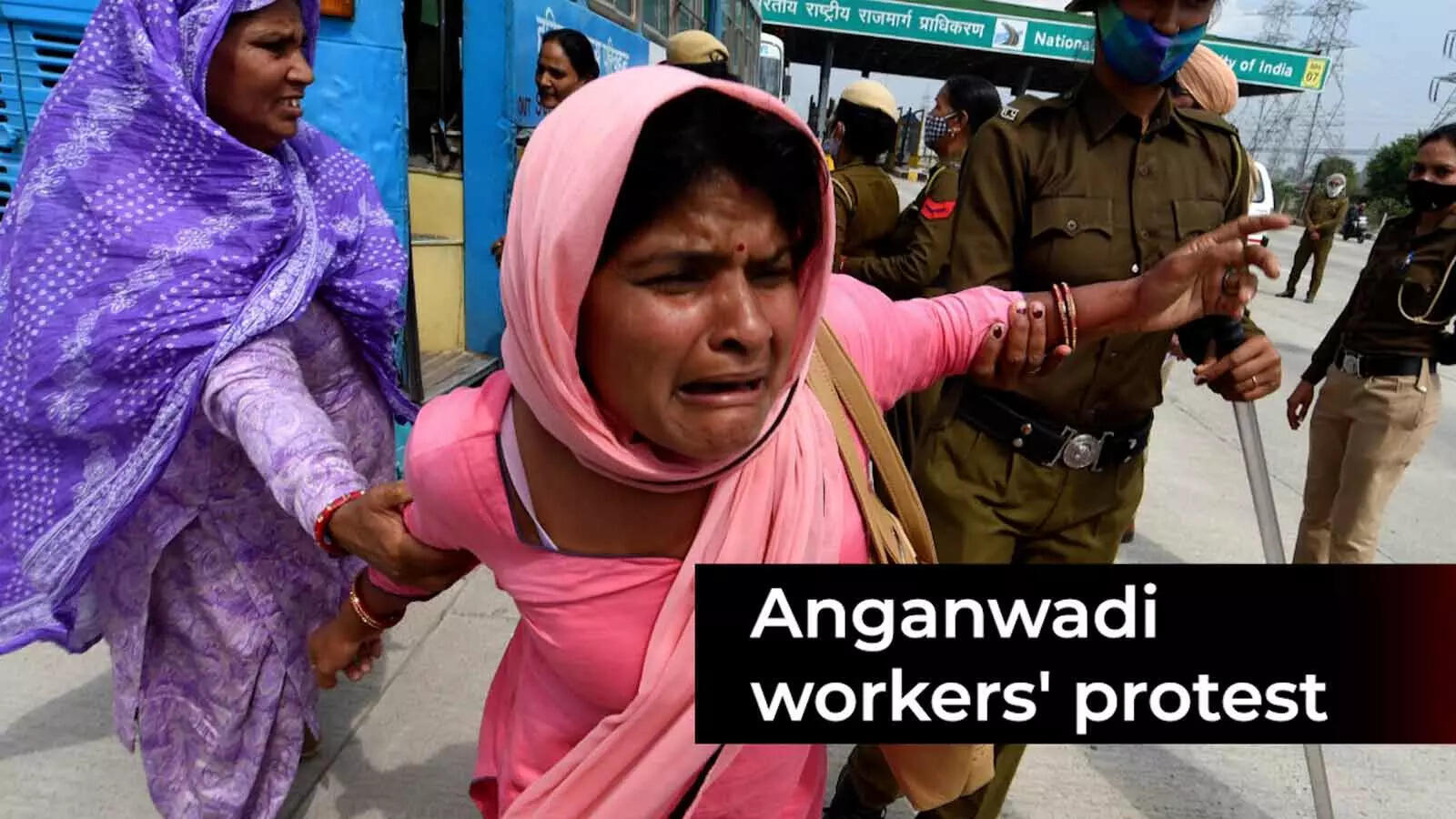 Haryana: Anganwadi workers from across the state blocked Jaloli toll ...