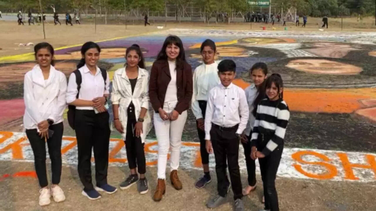 Delhi Police dedicates Defence Colony station to women personnel, urges ...