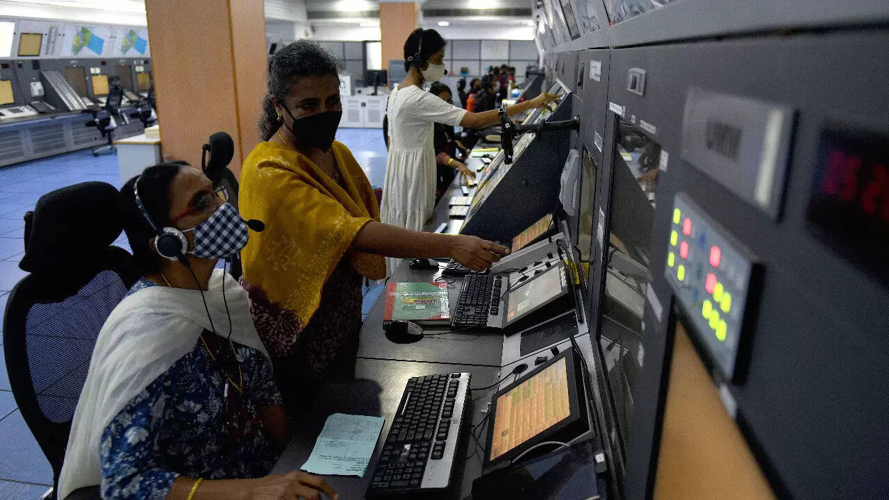 Delhi Police dedicates Defence Colony station to women personnel, urges ...