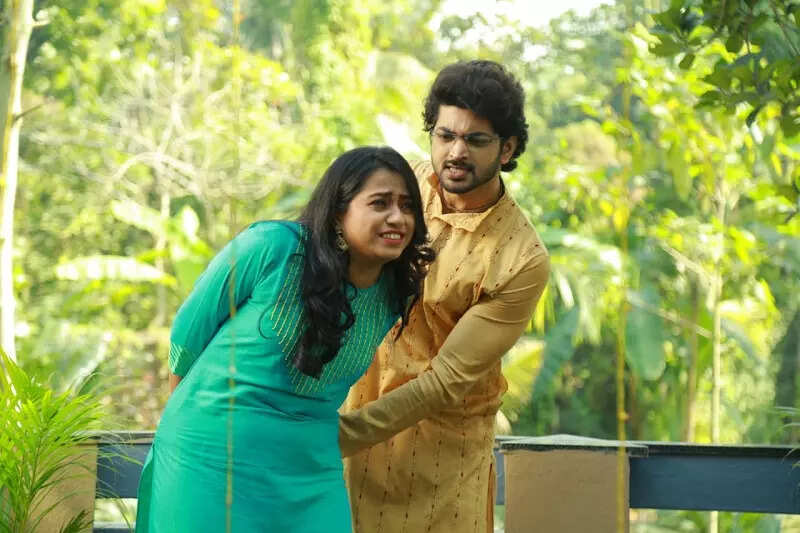 Newcomer Adrita De happy to share a special rapport with co-actors Om and Srabanti | Bengali ...