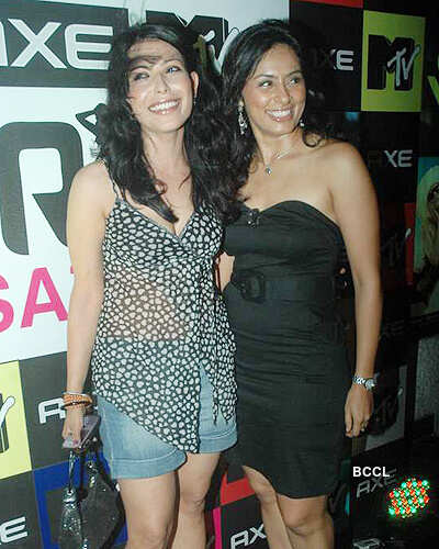Shilpa Shukla and Shubhi Mehta during MTV Grind's party at Vie Lounge ...