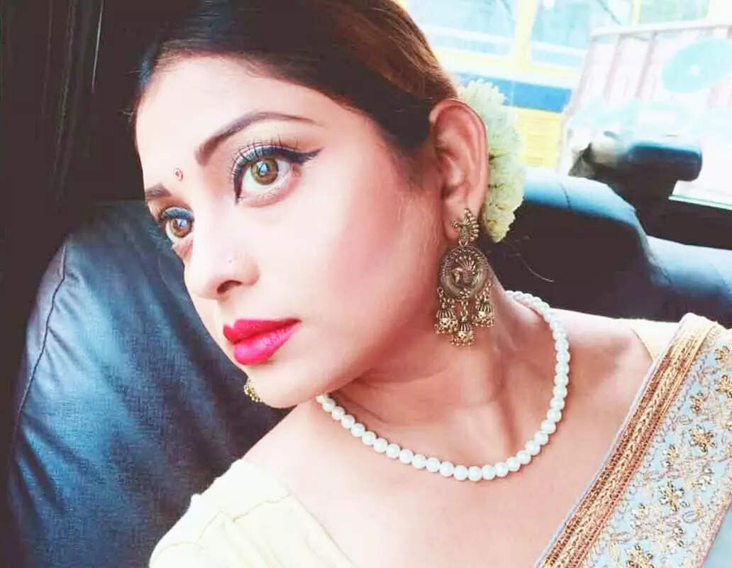 Pictures of Bengali diva Rupa Dutta go viral after she gets arrested ...