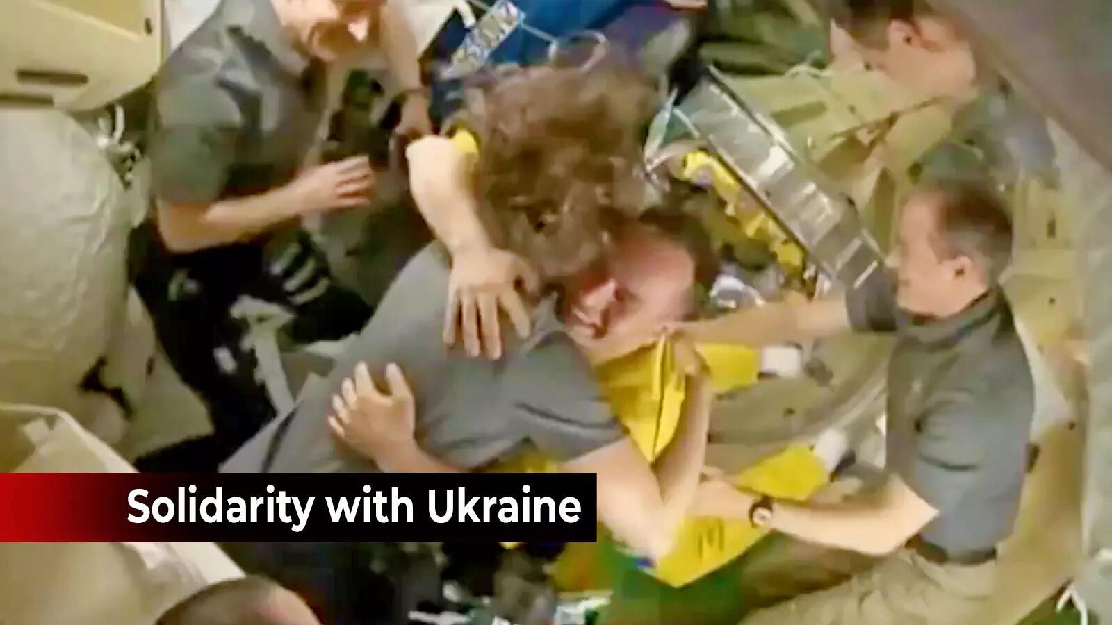 Solidarity with Ukraine: Cosmonauts wear Ukrainian colours on space station
