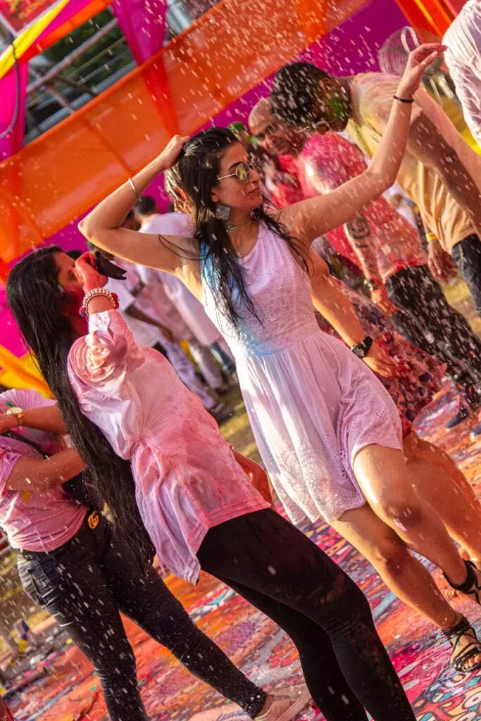 holi: Soaking in the Holi fervour with rain dance, yummy food & foot ...